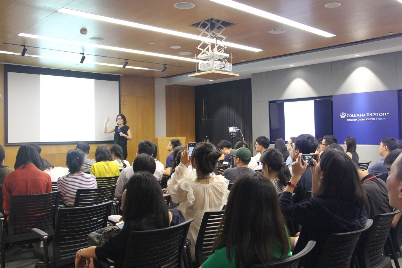 Professor Weiping WU gives a public lecture on China's urbanization in ... Professor Weiping WU gives a public lecture on China's urbanization in ...